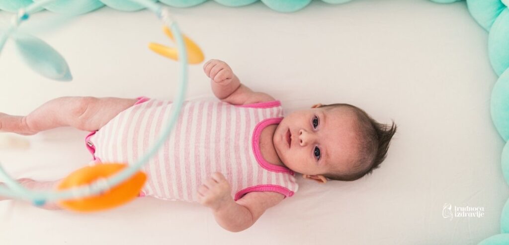Rani razvoj bebe do 3 meseca, igre i igračke bebe