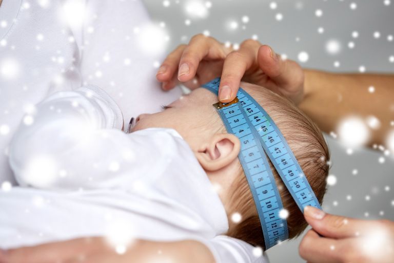 Rast i razvoj bebe do 3 meseca života, koliko beba poraste?