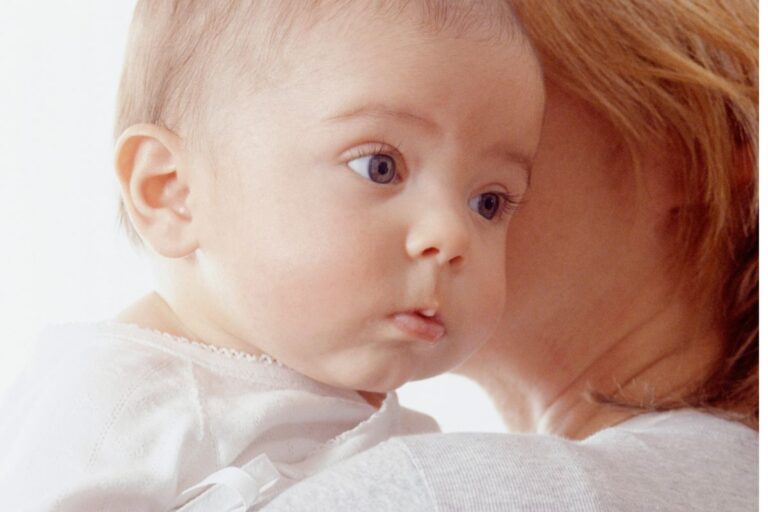 Kako pratiti razvoj bebe u 3. i 4. mesecu