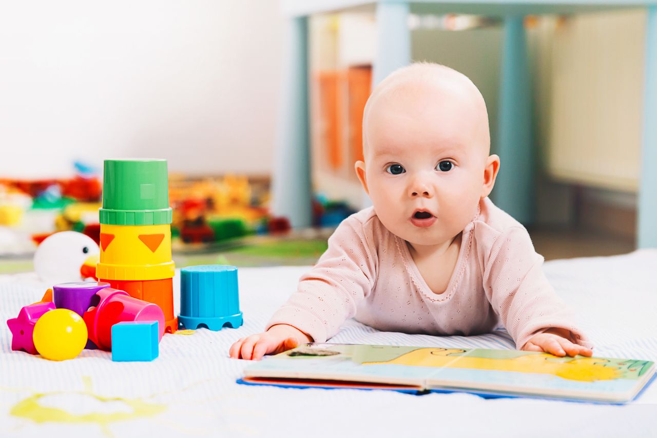 Kako pratiti razvoj bebe u 5. i 6. mesecu